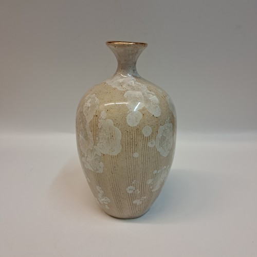 Click to view detail for JP-025 Bottle, White Crystalline with Carved ...